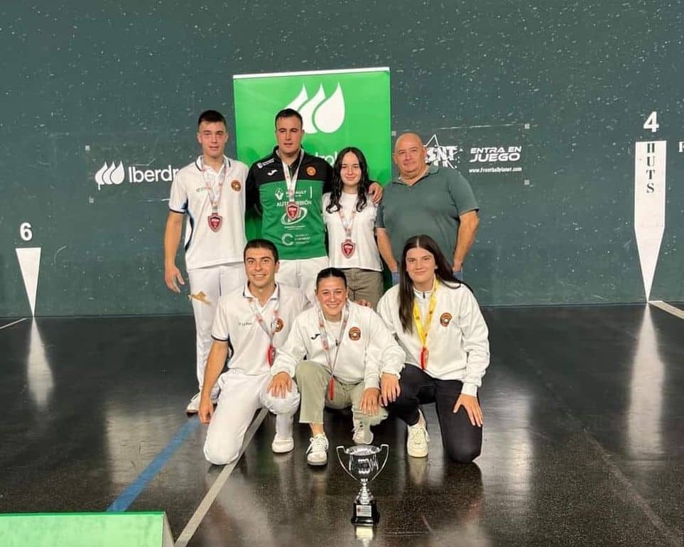 Ana Belmonte e Ibone Salinas se cuelgan la plata en el Campeonato de ...