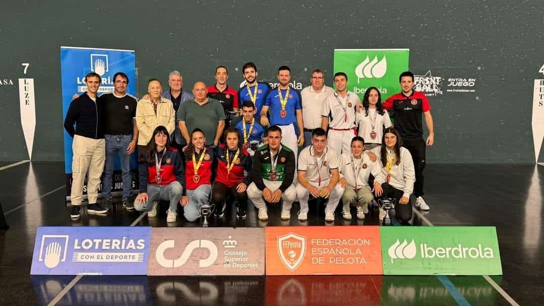 Ana Belmonte e Ibone Salinas se cuelgan la plata en el Campeonato de ...