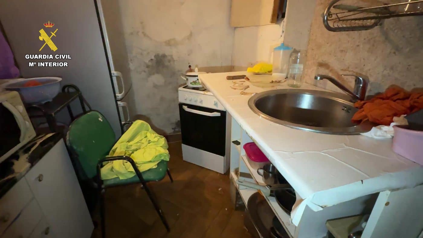 La Guardia Civil desmantela un chalet en La Rioja que alojaba a ...