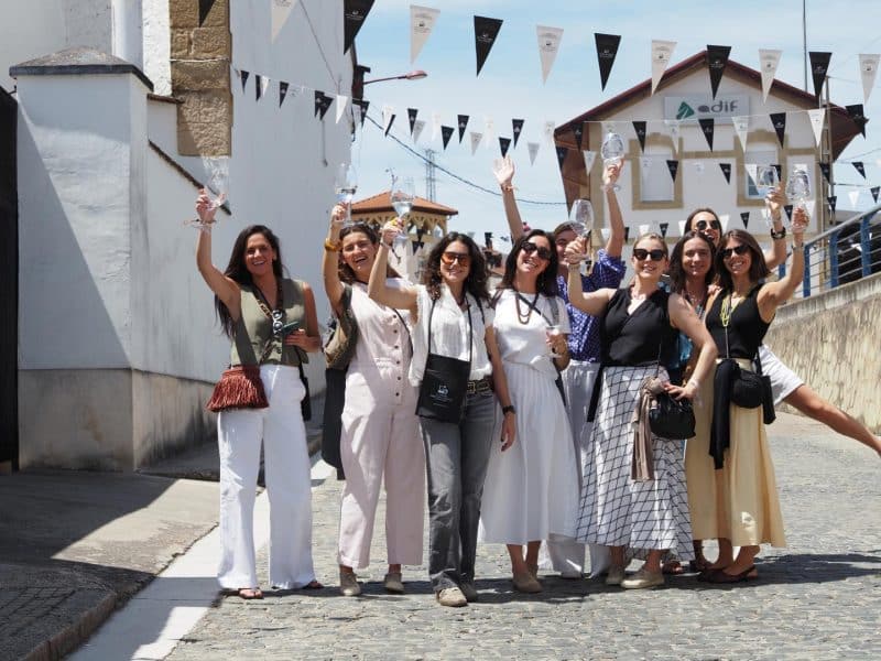FOTOS: El Barrio de la Estación de Haro desafía al calor y celebra una ...