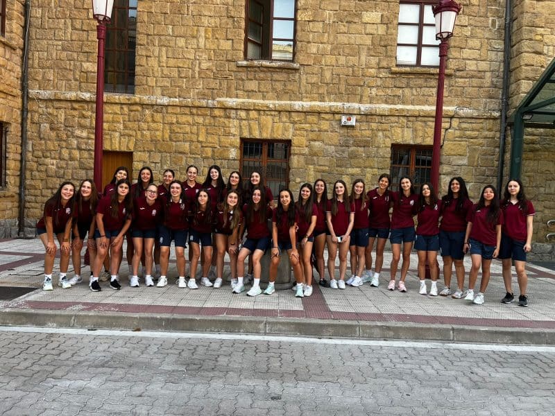 Nueve canteranas del Haro Rioja Vóley viajan al Campeonato de España de ...